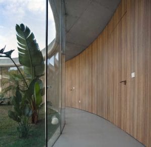 Round Houses ~ 2 Modern Circular Homes Worth Seeing