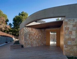 Round Houses ~ 2 Modern Circular Homes Worth Seeing