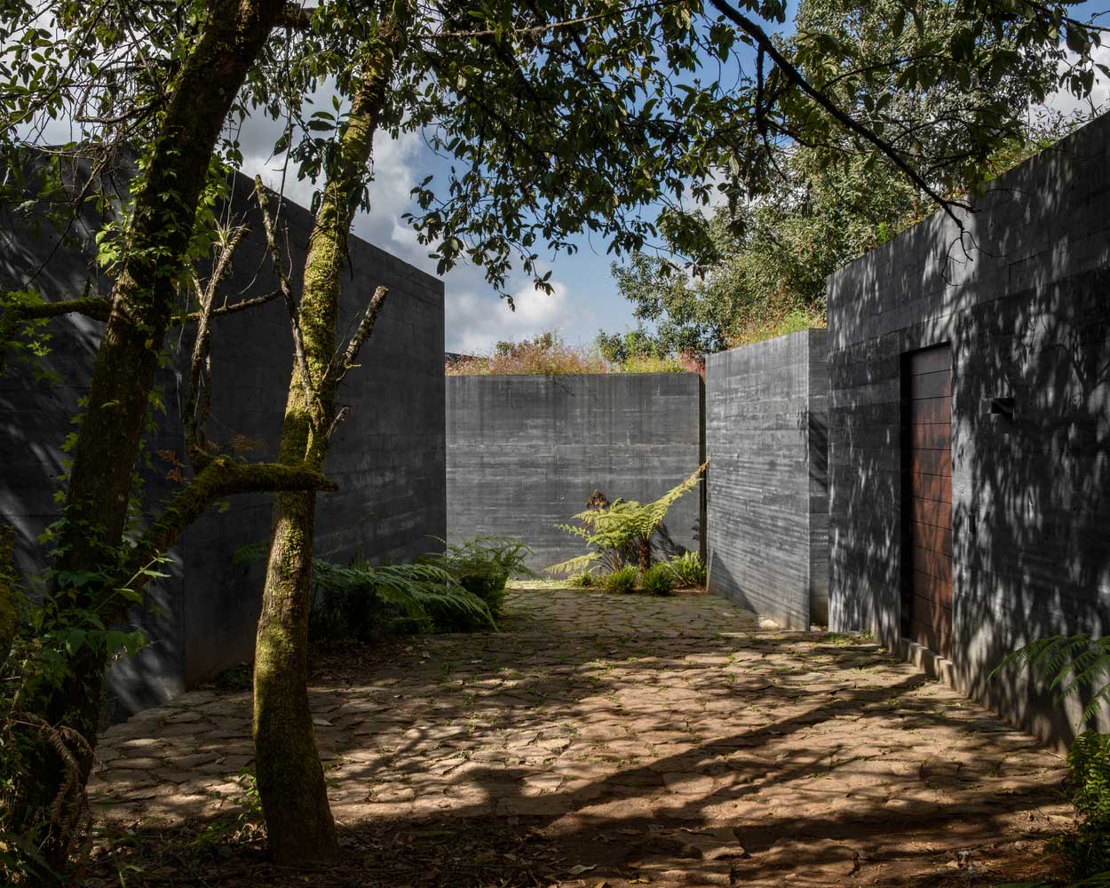 Black Concrete: Modern Solution in Architecture and Design • ArtFasad