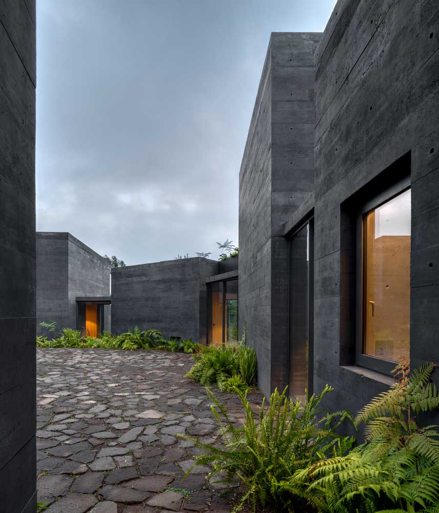 Black Concrete: Modern Solution in Architecture and Design • ArtFasad