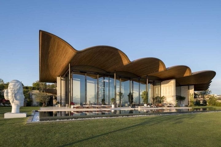 Modern Villa With Wavy Roof