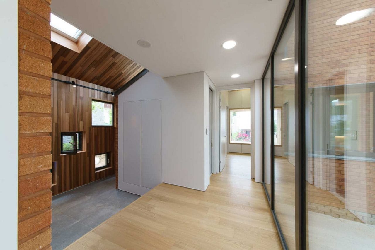 How to Make the Design of a One-Storied Brick House Stylish and Original