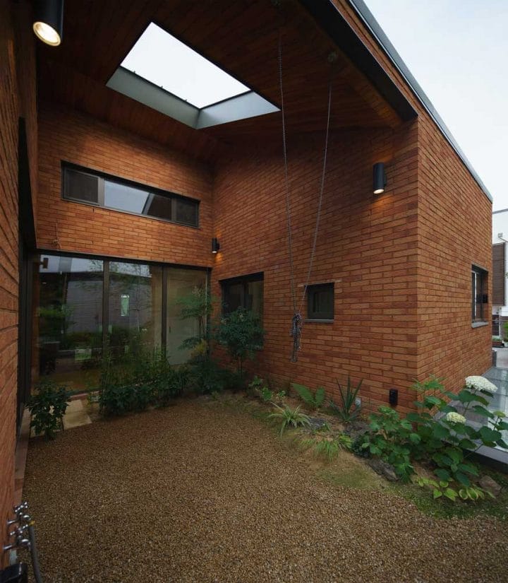 How to Make the Design of a One-Storied Brick House Stylish and Original