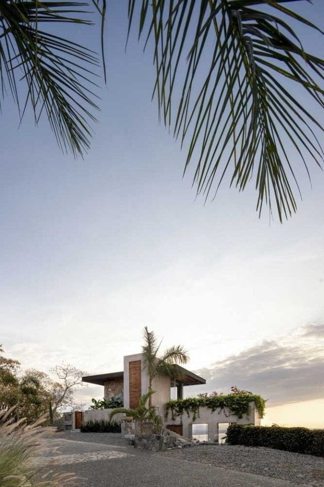 Magnificent House Design with Panoramic Terrace
