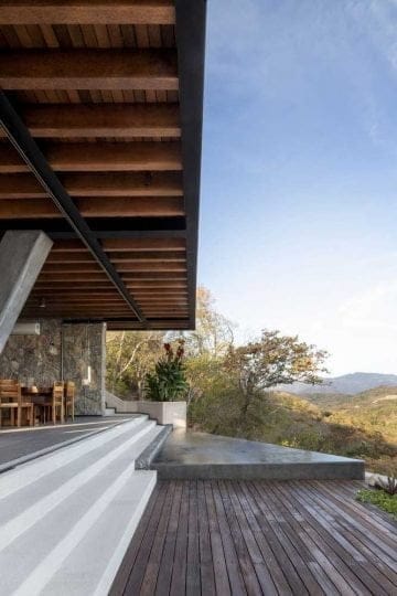Magnificent House Design with Panoramic Terrace