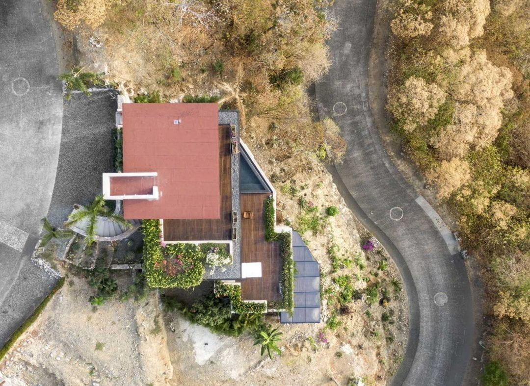 Magnificent House Design with Panoramic Terrace