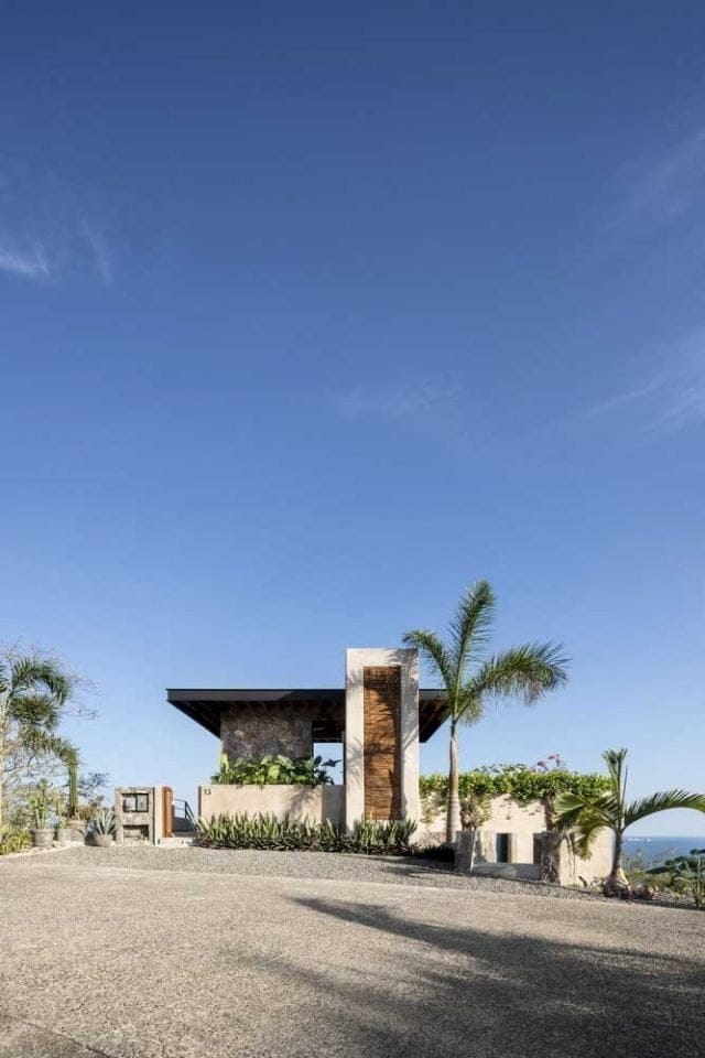 Magnificent House Design with Panoramic Terrace