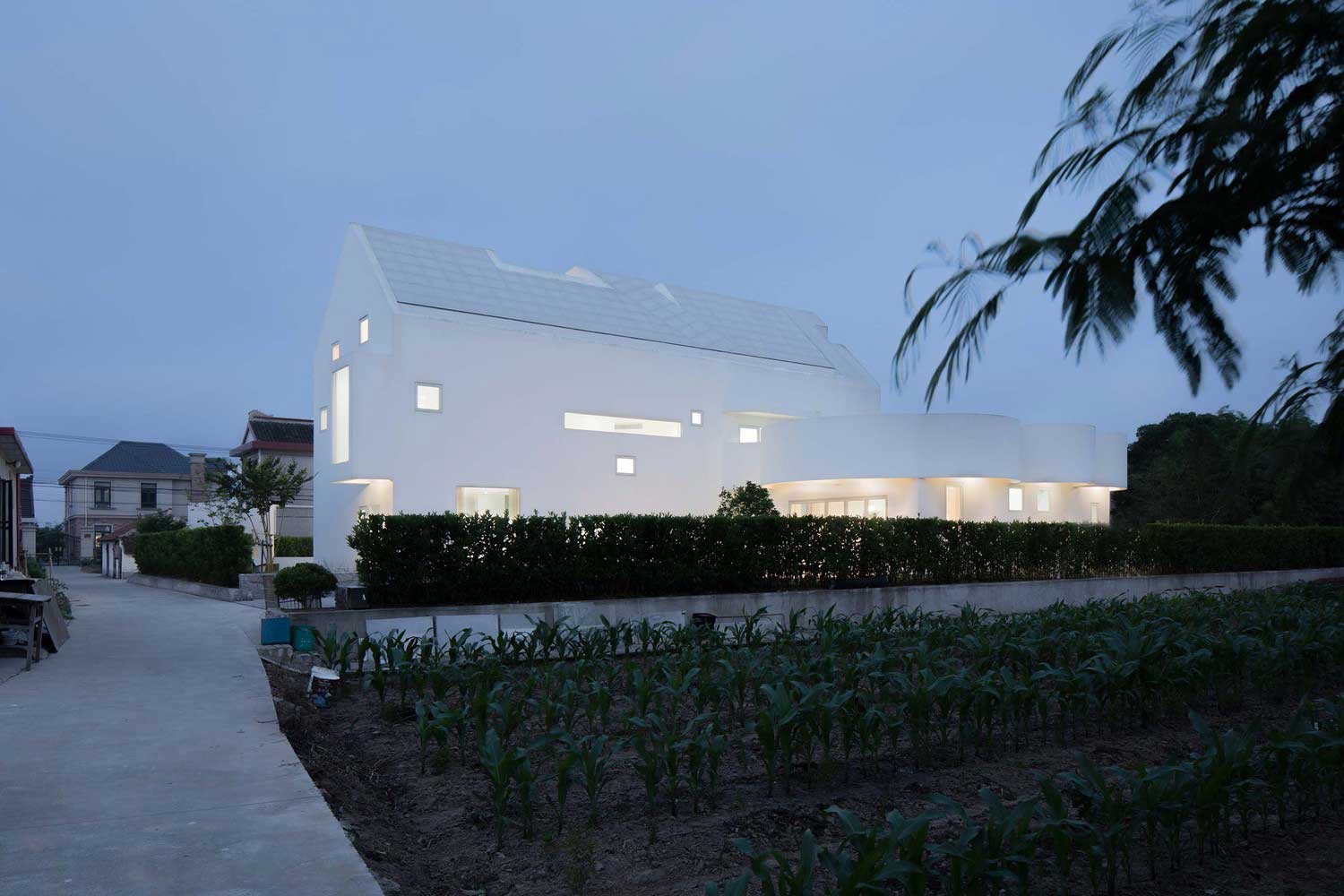 3+ Features of the Ultra-modern White Barnhouse • 333k+ Inspiring ...