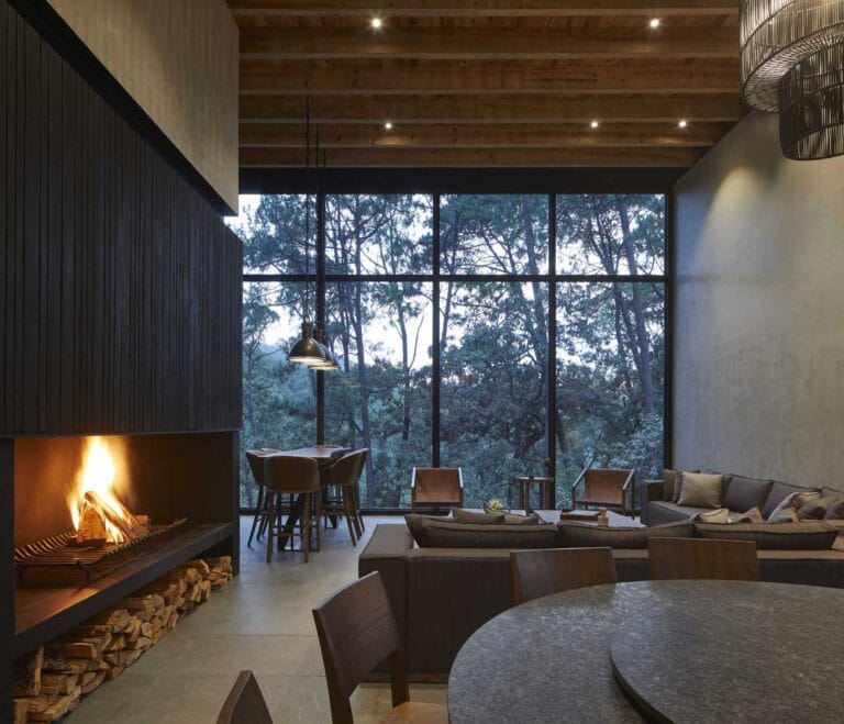 21+ High Ceiling Modern House Designs