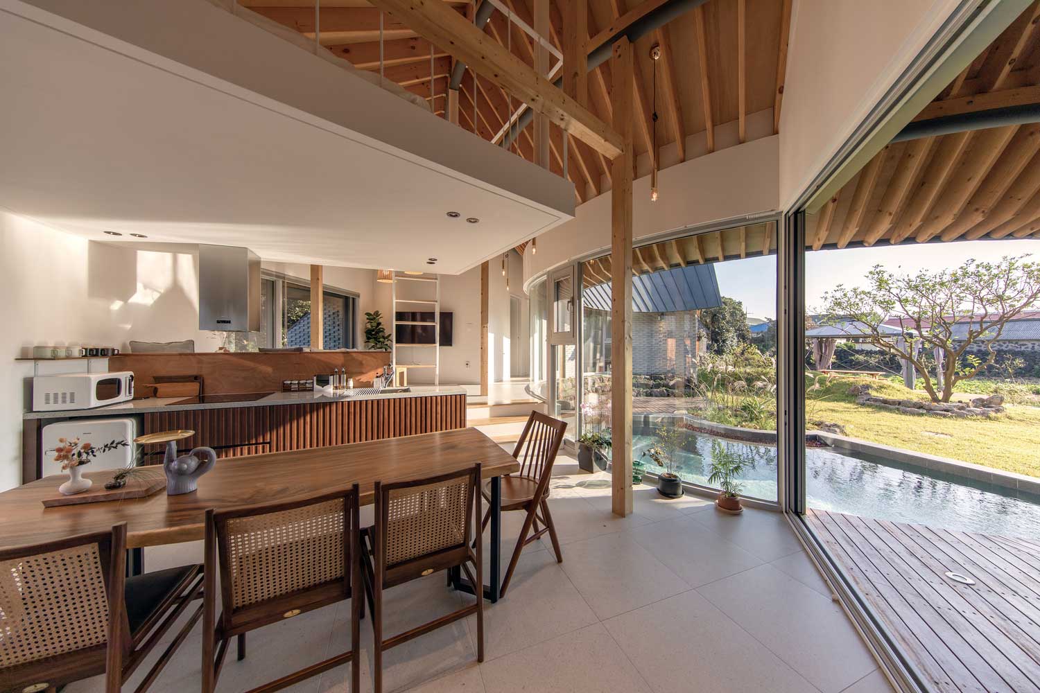 Round Houses ~ 2 Modern Circular Homes Worth Seeing • 333k+ Inspiring ...