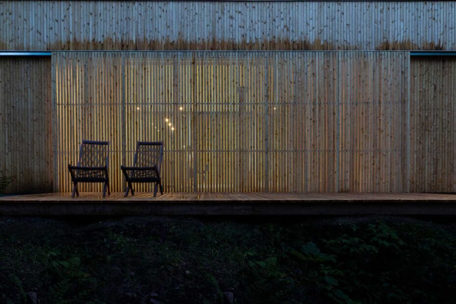 33+ Wooden House Designs With Big Windows