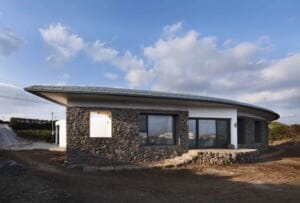An Impressive Example of an Oval Shape House