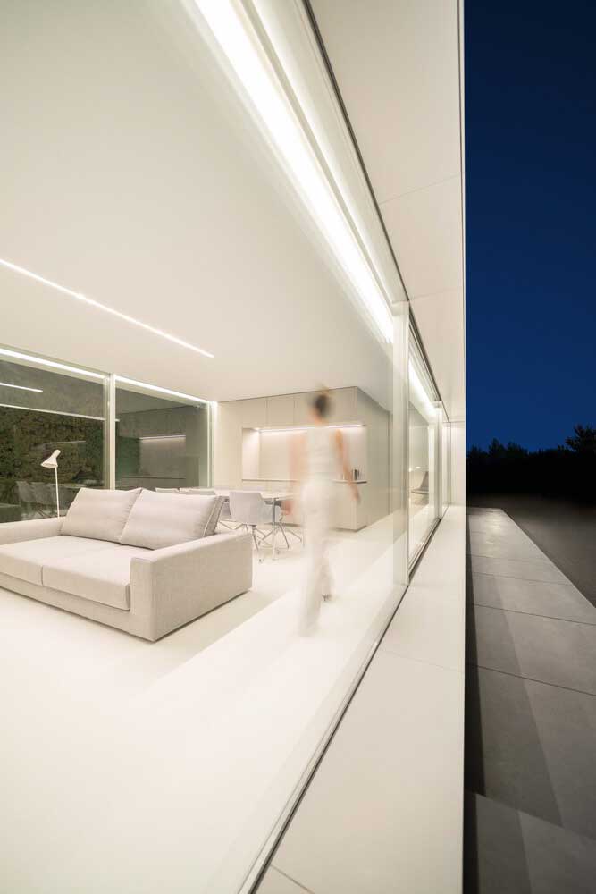 Simple Minimalist House Design with Pool