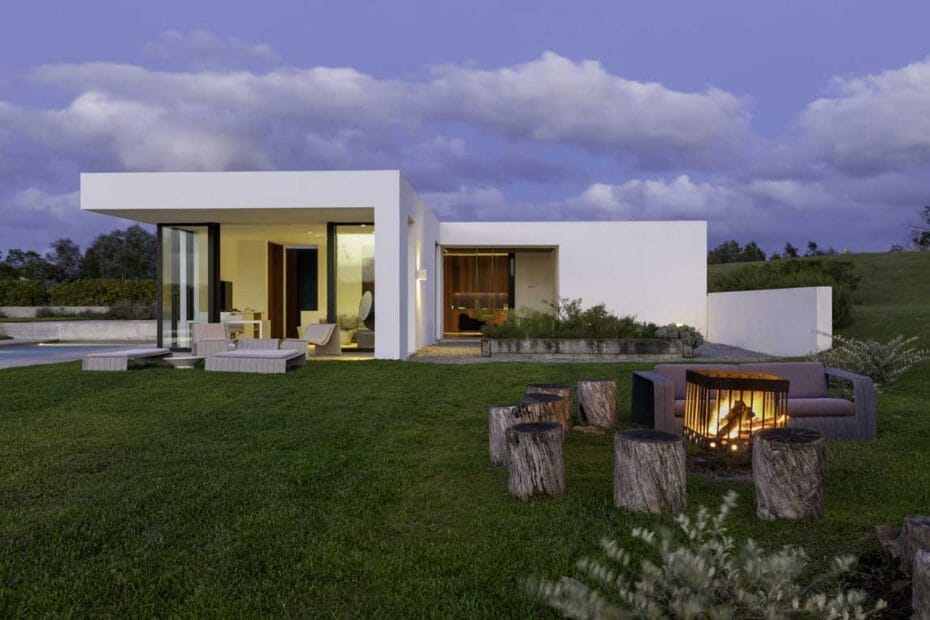 How to build a house in a hilly area?