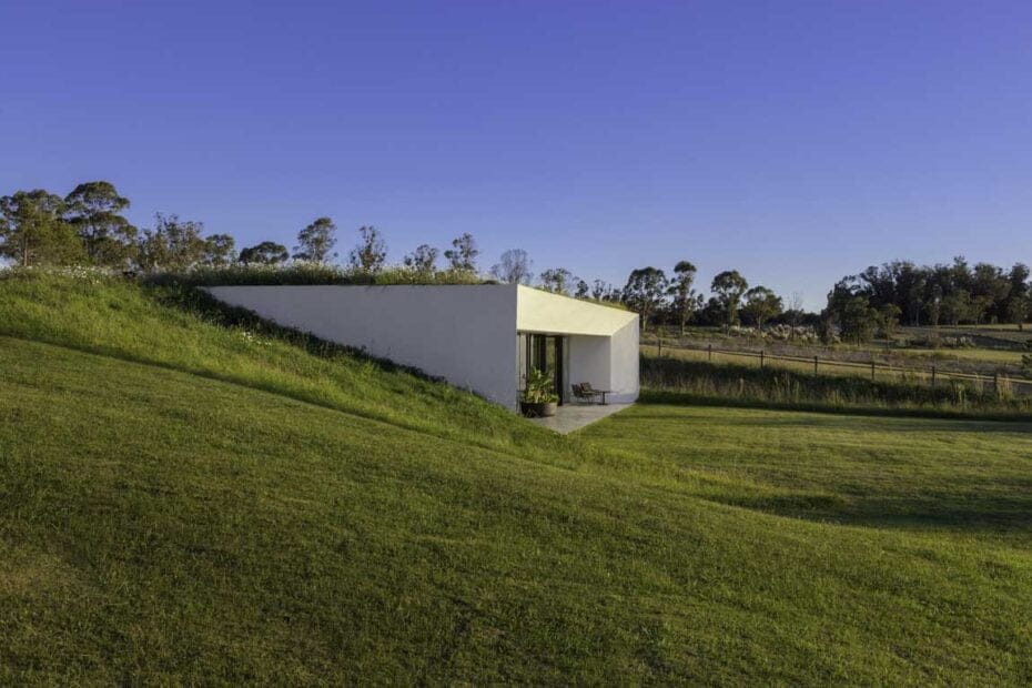 How to build a house in a hilly area?