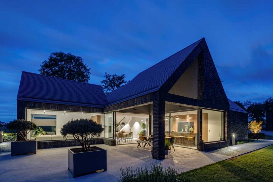 Simple Roof, Stunning Home: Unveiling Sophisticated House Designs ...